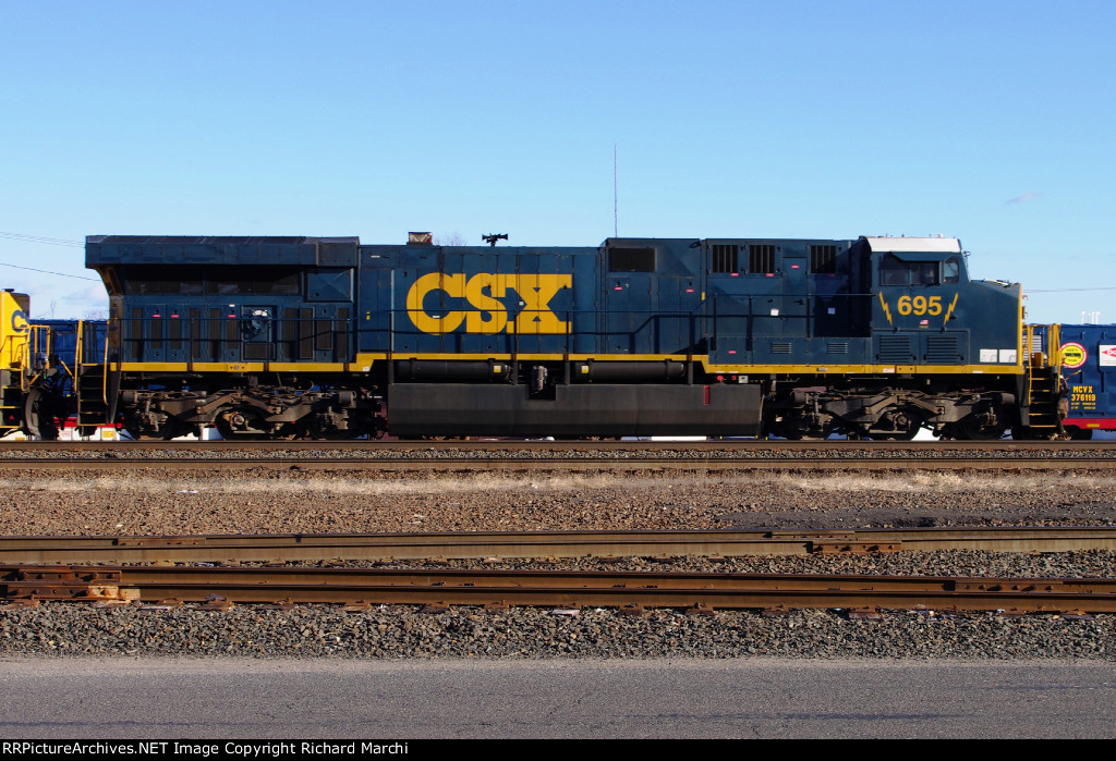 CSX 695